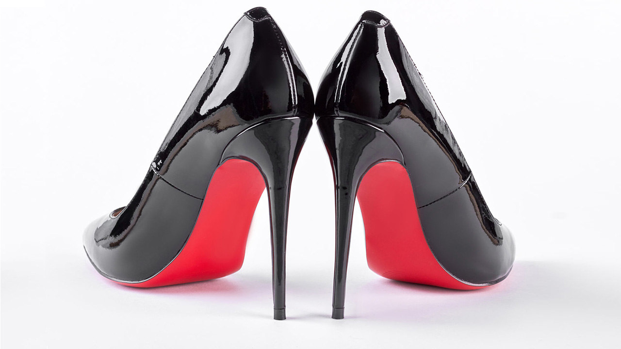 Louboutin garde l'exclusivité de ses semelles rouges » ADM-Avocats
